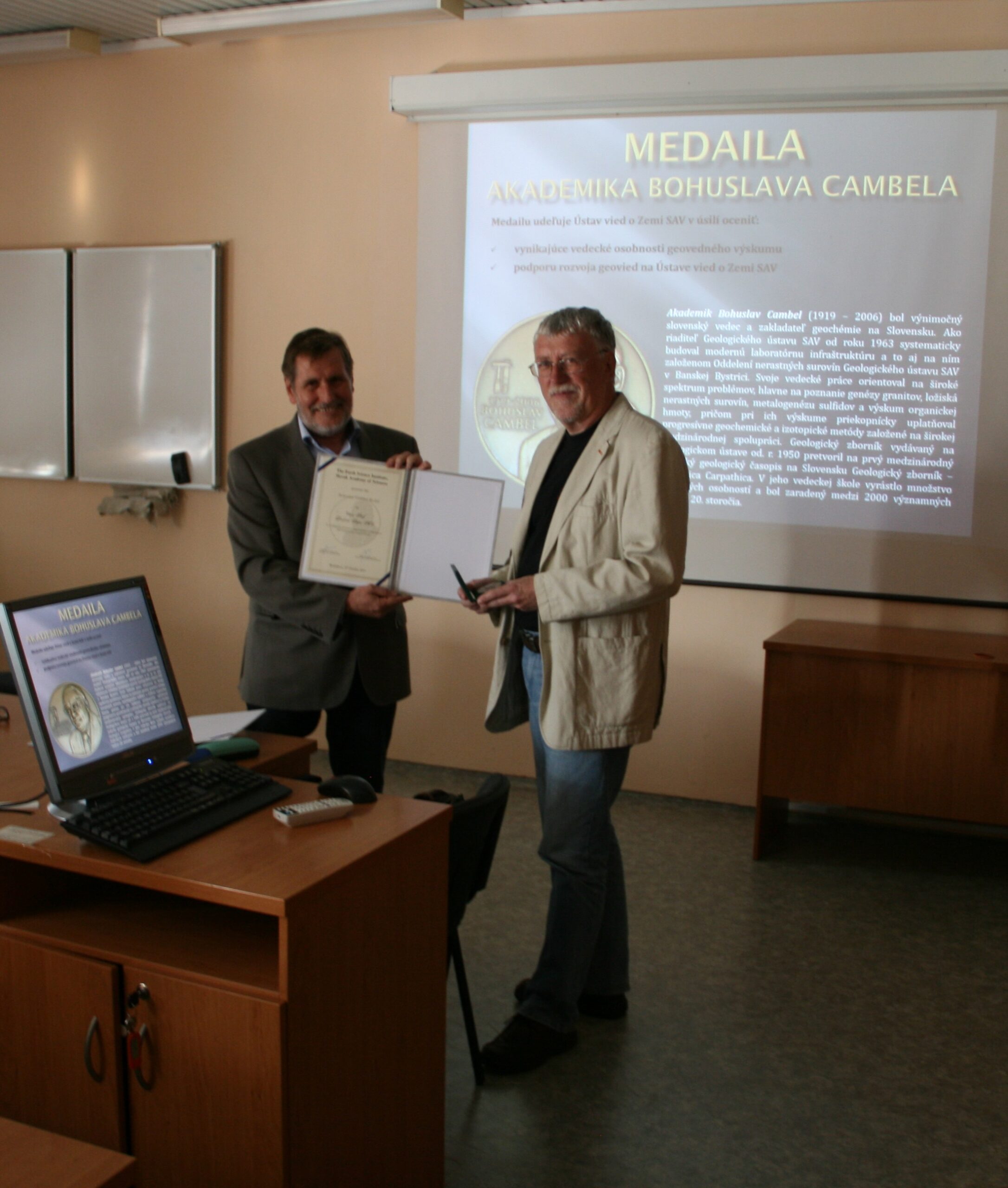 Auszeichnung für Professor Fritz Finger - Universität Salzburg