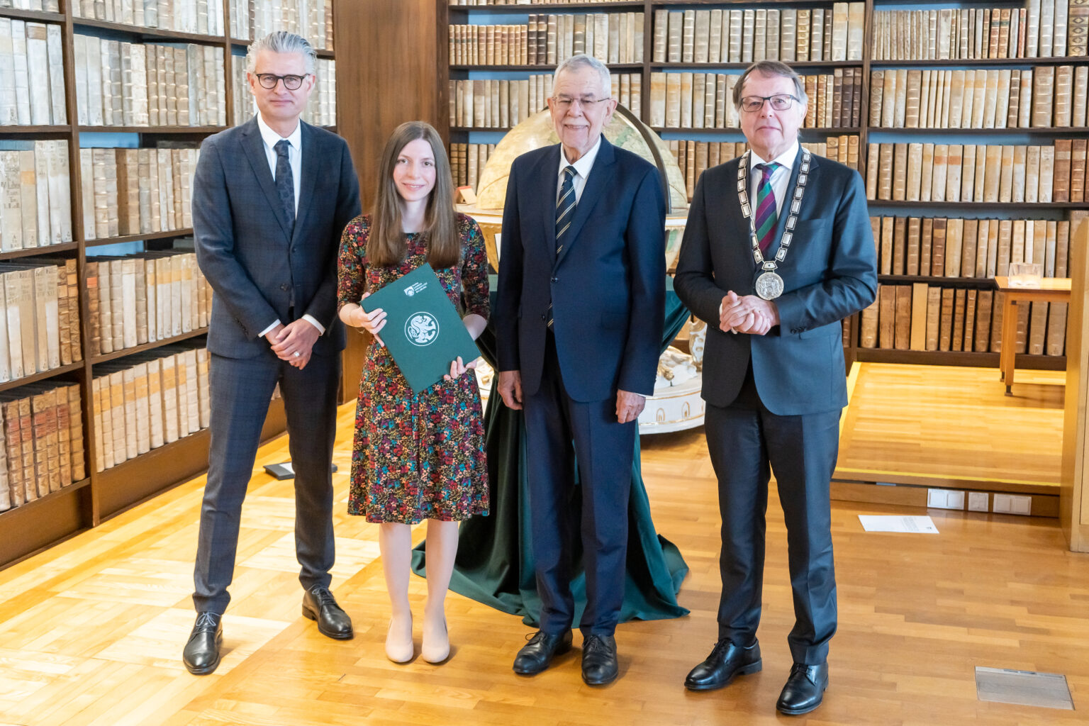 Bundespräsident ehrt Absolventin der PLUS - Universität Salzburg